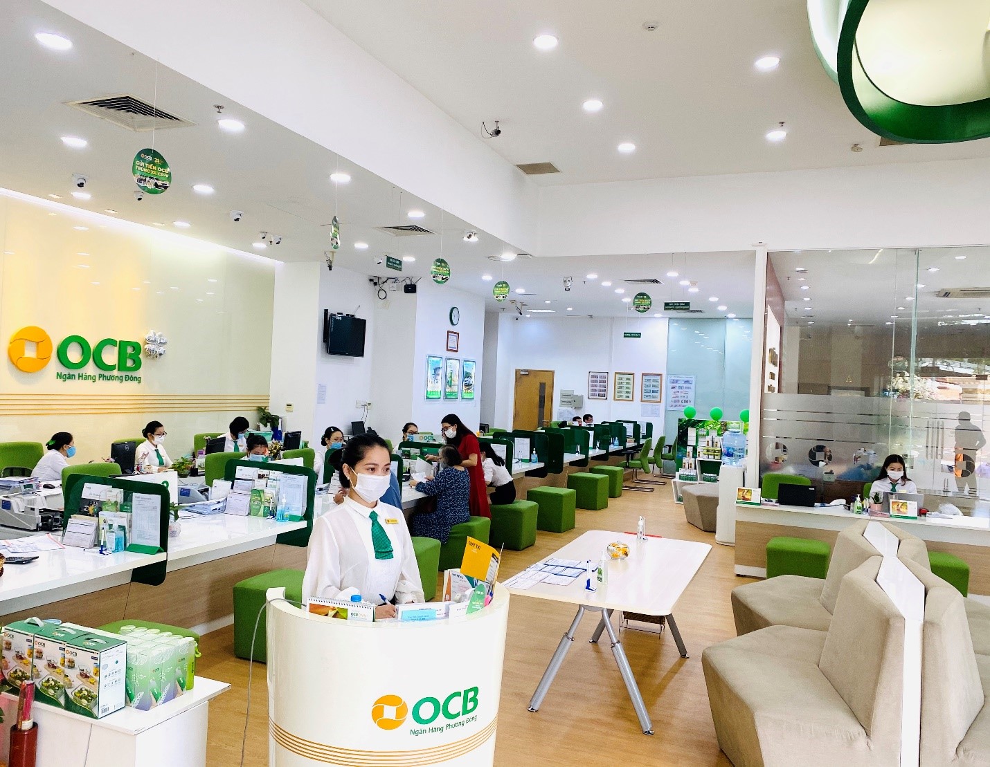 OCB ĐƯỢC VINH DANH TRONG BẢNG XẾP HẠNG FAST 500 & TOP 10 NGÂN HÀNG UY ...
